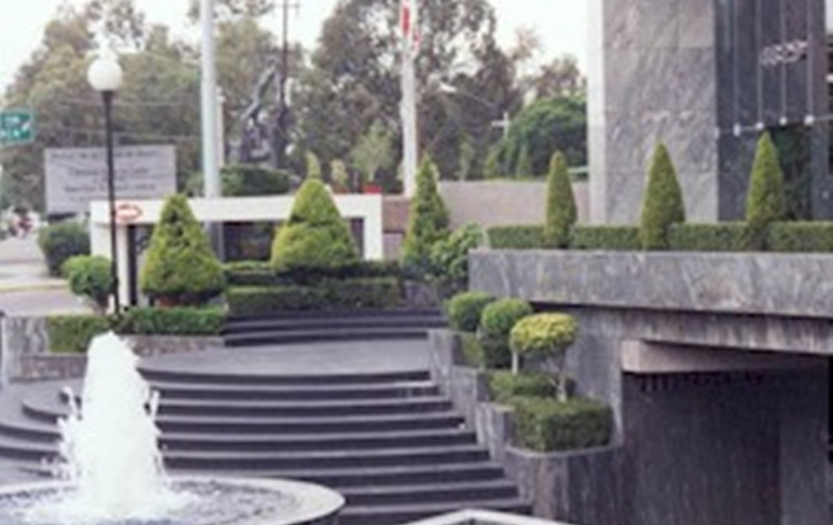 Torre Jade – Perisur – Phillip Johnson